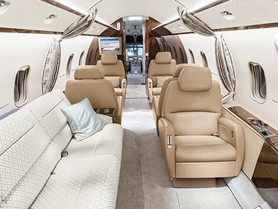 Challenger 300 Interior Photo | Elliott Jets