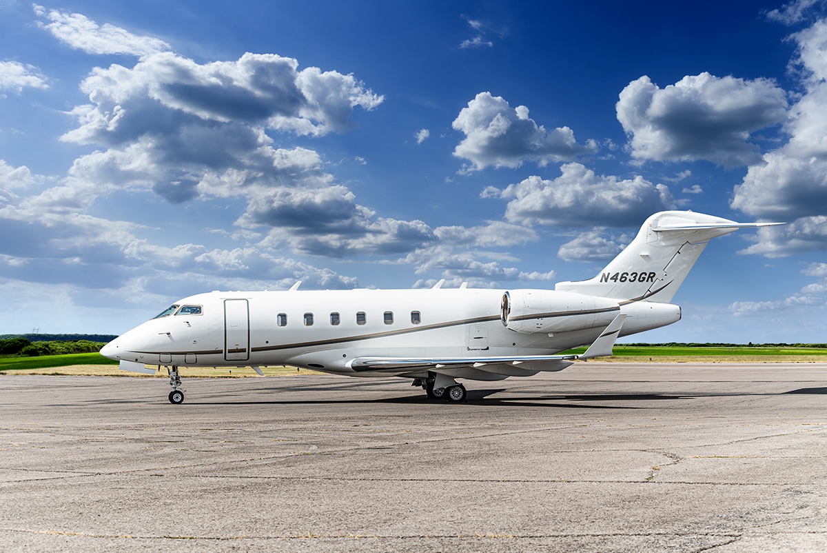 2011 Challenger 300 | Elliott Jets