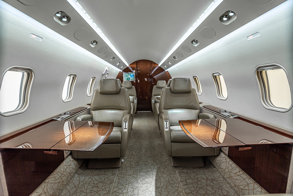 2006 Challenger 300 | Elliott Jets