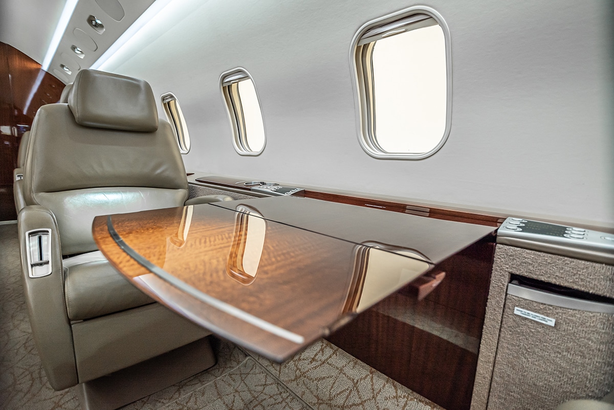 2006 Challenger 300 | Elliott Jets